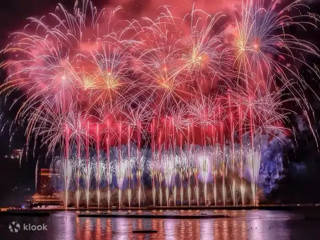 Toyako Fireworks Festival & Showa Shinzan & Lake Hill Farm Day Tour ...